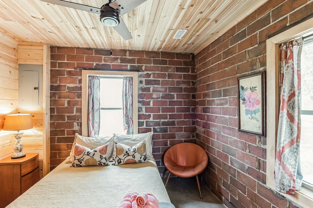 Truelove Chalet- A Relaxed, Rustic, Glam Cabin! - Martin County | Vrbo