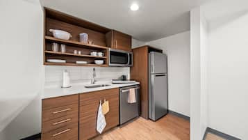 Suite, 1 cama king-size, não fumadores | Cortinas/cortinados opacos, ferro/tábua de engomar, Wi-fi grátis