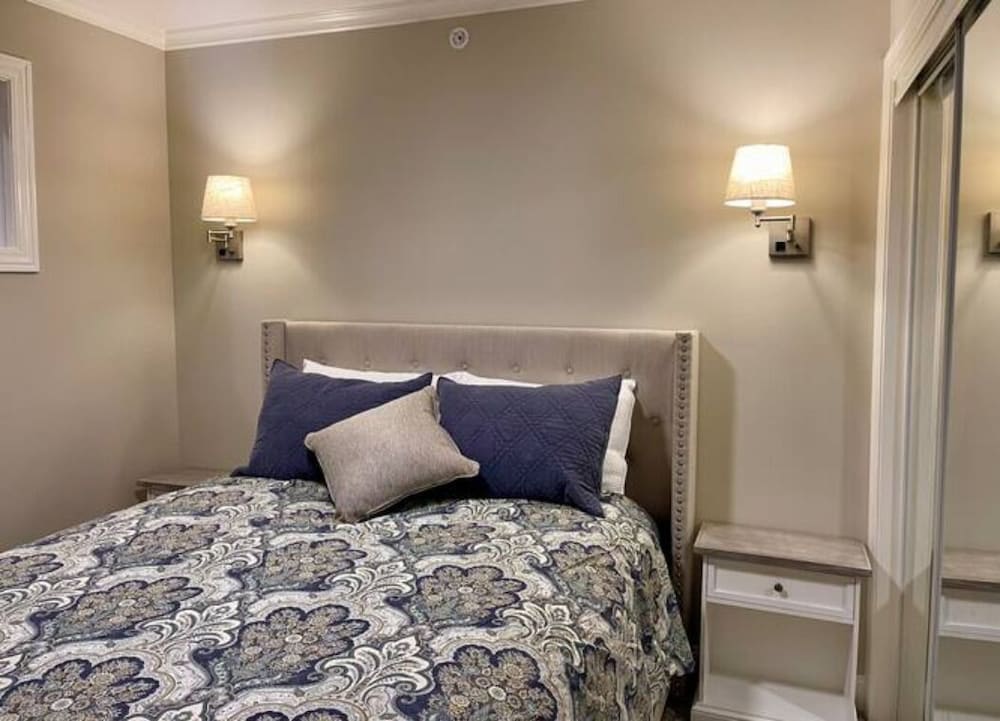 Splash Suites ~Newly Built~ Heart of Bemus Point #1 - Bemus Point | Vrbo