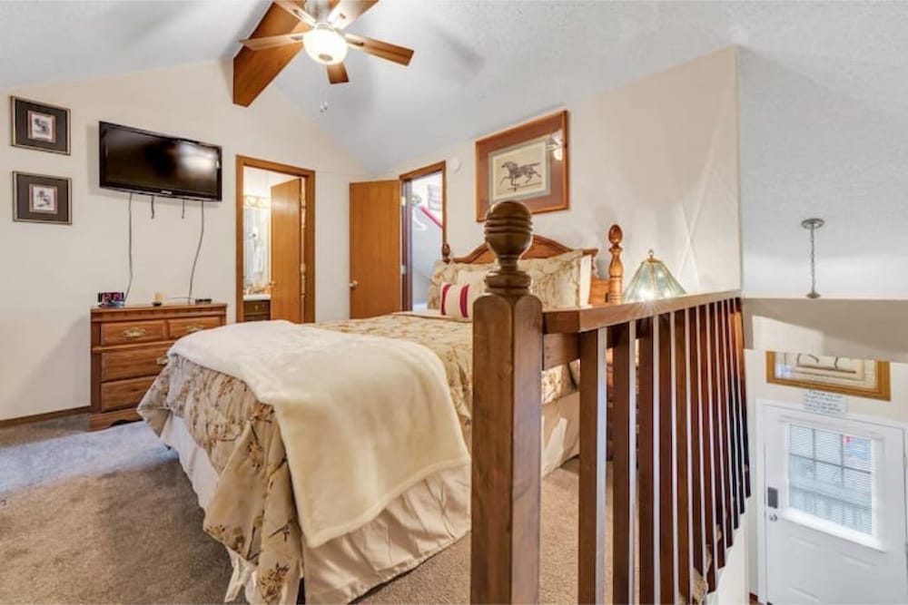 Fall Creek Hide Away - Branson, MO