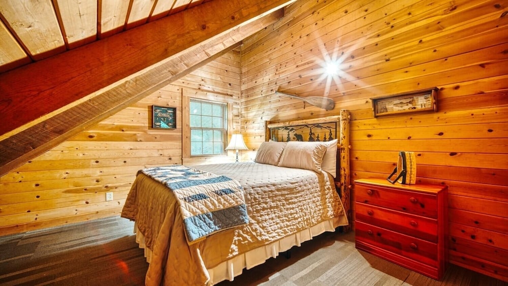 Log Cabin, Blue Rdg. Mtn., A.t., Helton Crk Falls, Vogel St. Park, Near Helen - Blairsville, GA