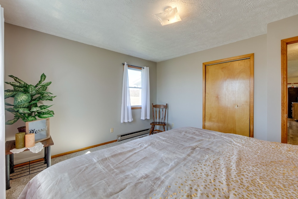 Shiloh Vacation Rental W/ 2 Screened Porches! - Greenwich, OH
