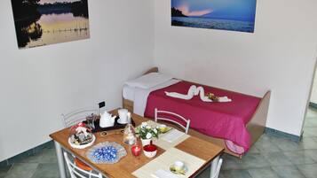 Apartamento, 1 quarto, varanda, vista para o oceano | Sala de jantar