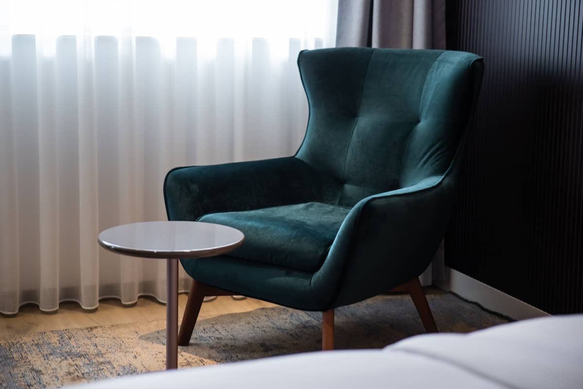 Quarto casal premium | Roupas de cama antialérgicas, frigobar, cofres nos quartos, escrivaninha