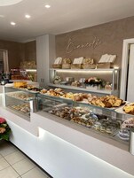 Pequeno-almoço completo diário incluído 