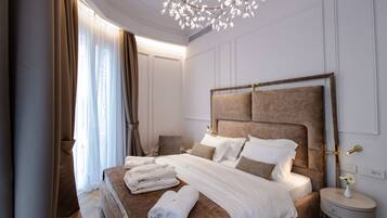 Quarto Duplo Júnior | Roupa de alta qualidade, minibar, cofre no quarto, secretária