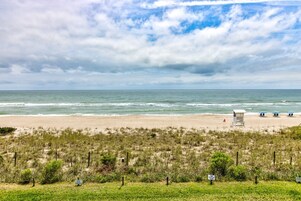 Condo, 1 quarto | Praia | Na praia 