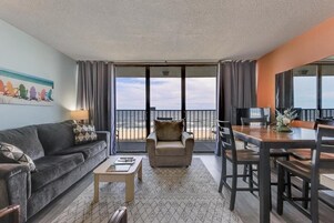 Apartamento em Condomínio Fechado, 1 quarto | Sala de estar