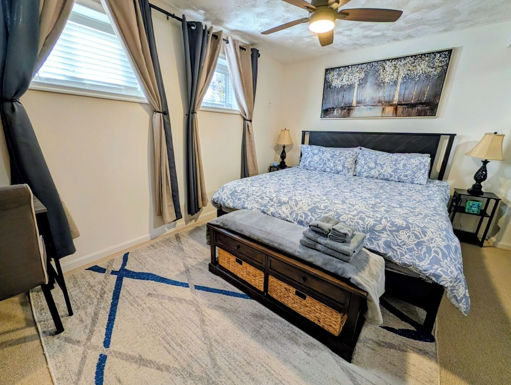 Enjoy a Hot Tub, 4-Player Retro Arcade, Pub, Golf, Lake View - The ...