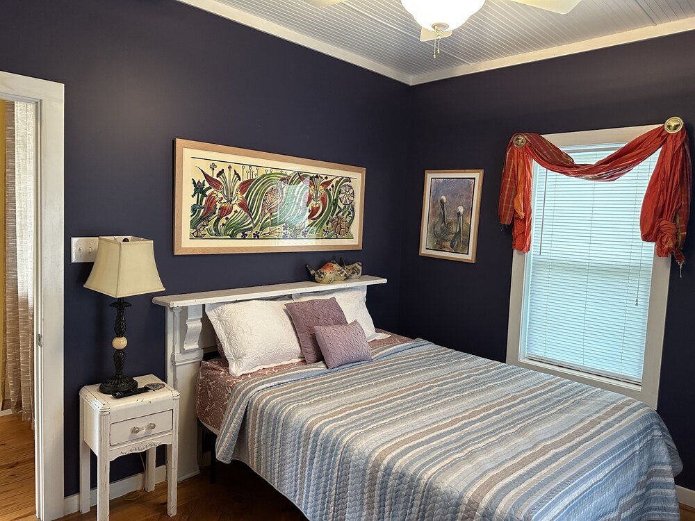 Adorable Cottage, only one block from the sandy beach! - Bay St Louis ...