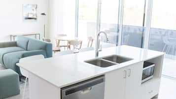 Apartamento família | Área de estar | Smart TV 55 polegadas com canais digitais, TV