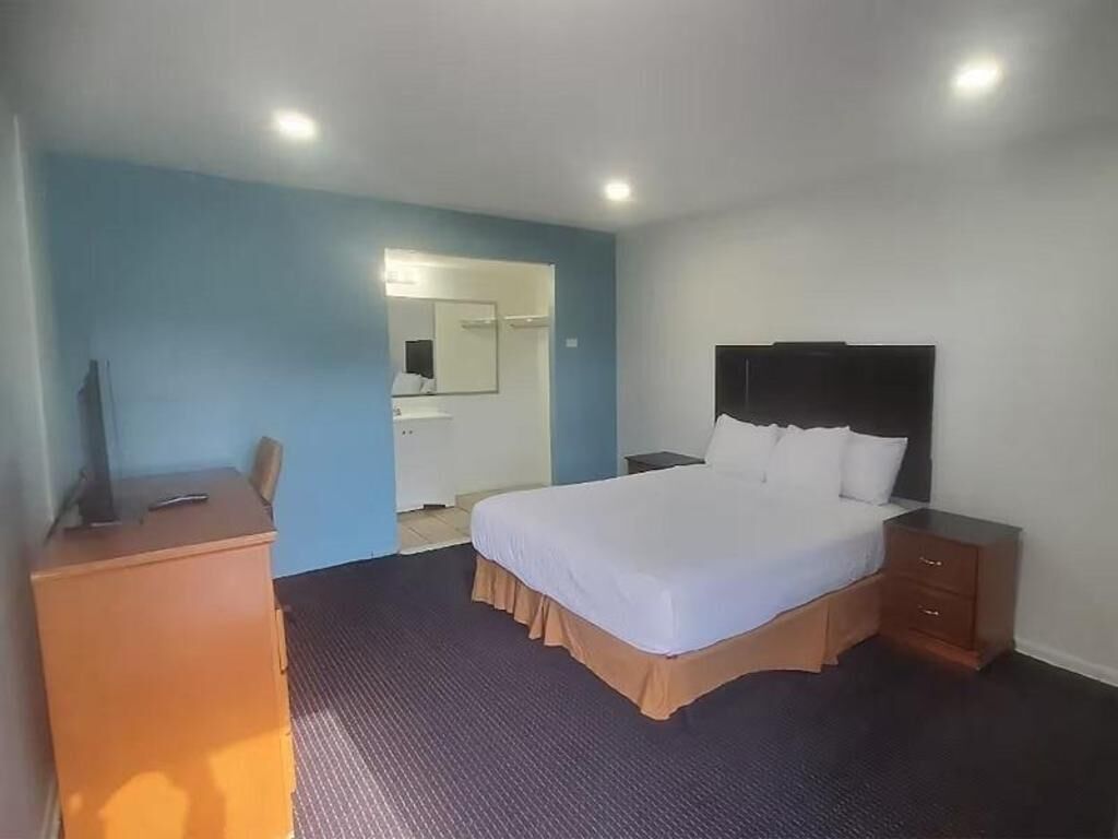 Secretária, camas desdobráveis, roupa de cama fornecida 