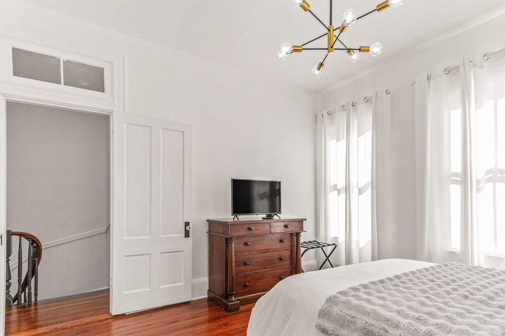 3 Bedroom Victorian Townhouse - Near SCAD & Forsyth Park - Savannah | Vrbo