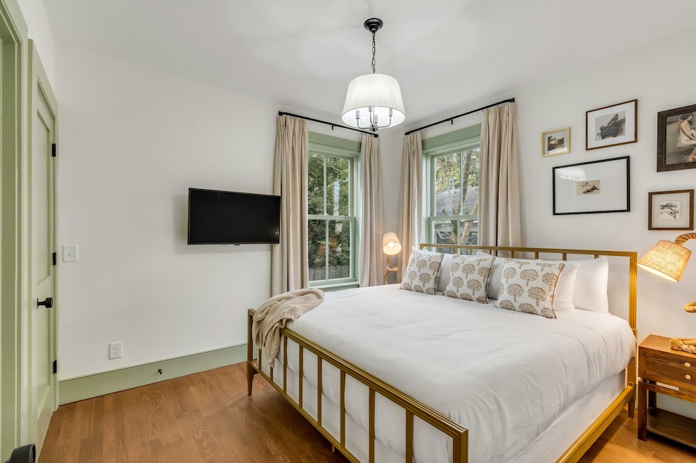 The Manor 93.5 A by Guesthouse Charleston – New Luxury Home in Downtown ...