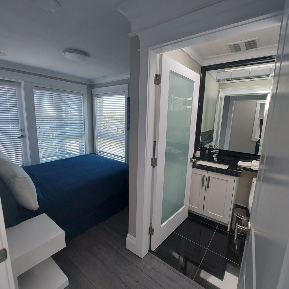 Beautiful New Luxury 3 Bedroom Townhouse - Vancouver