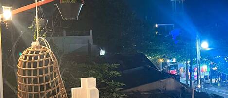 Quarto Duplo Deluxe, 1 quarto, Vista para a cidade | Terraço/pátio interior