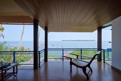 Seclude by the Lake Alleppey