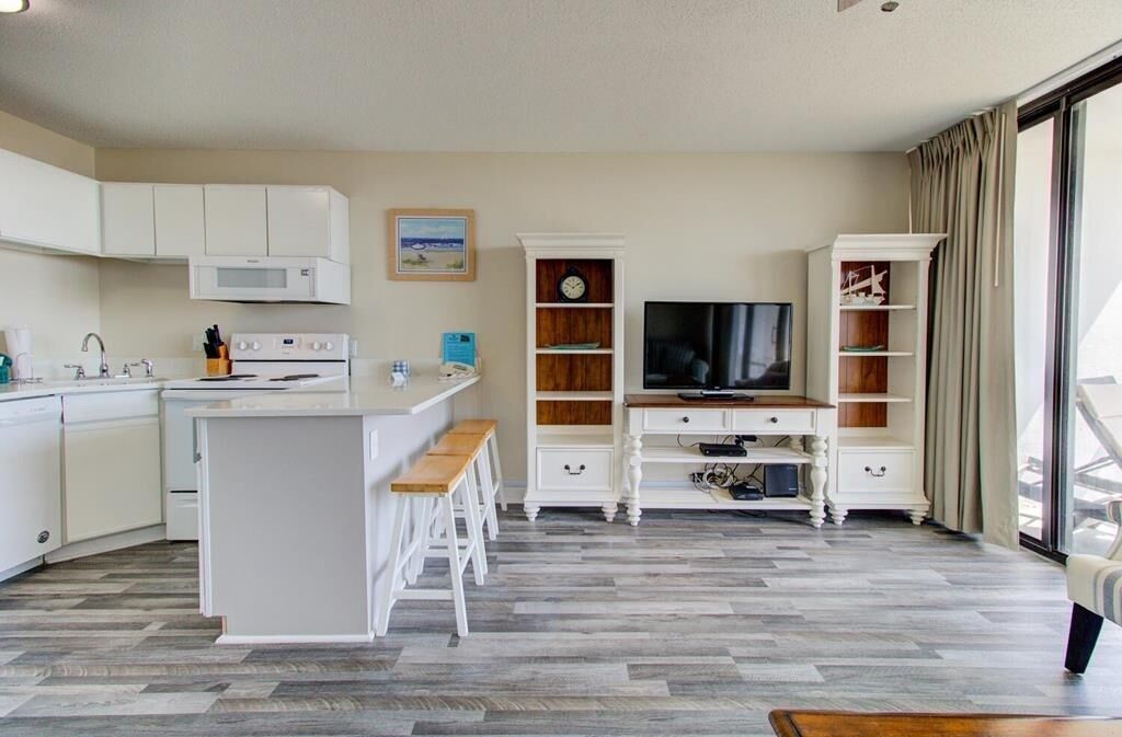 Apartamento em Condomínio Fechado, 1 quarto | Cozinha privada | Um frigorífico, um forno, uma cafeteira/bule, uma torradeira 