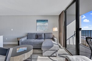 Apartamento em Condomínio Fechado, 1 quarto | Sala de estar