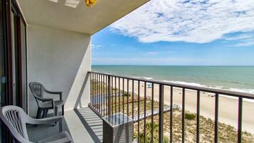 Apartamento em Condomínio Fechado, 1 quarto | Varanda