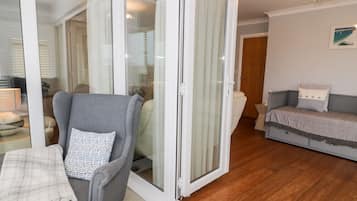 3 quartos, com decoração personalizada, com mobília individualizada