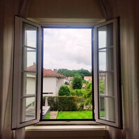 Quarto Quádruplo de Luxo | Roupa de alta qualidade, camas de colchão viscoelástico 