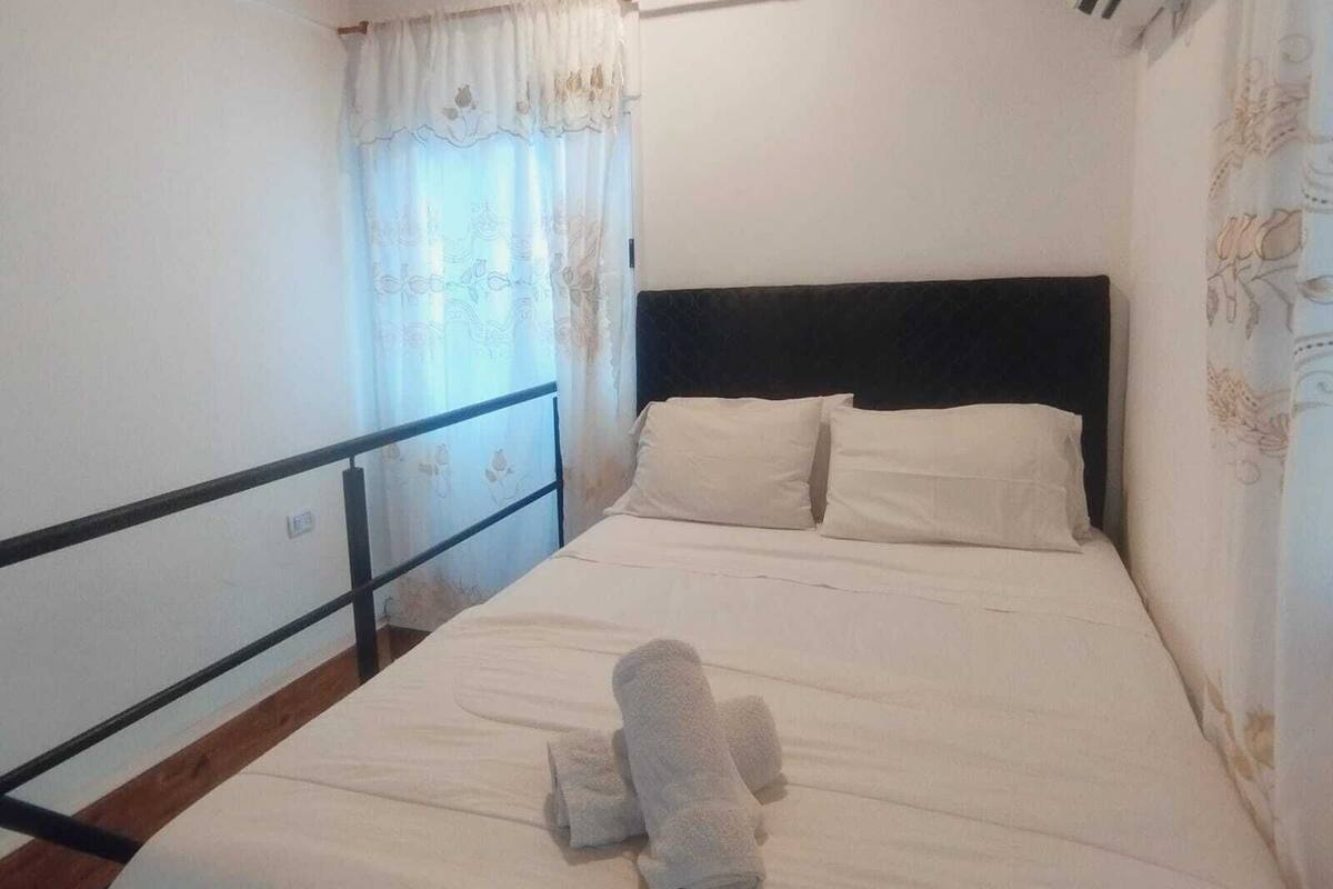 Casa na Árvore Básica | Roupa de alta qualidade, edredões de penas, com decoração personalizada