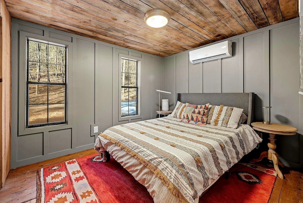River Cabin In On The Water With Firepit - Dahlonega, GA