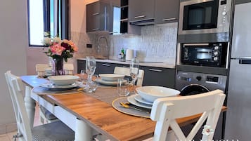 Apartamento luxo | Opções para refeição no quarto
