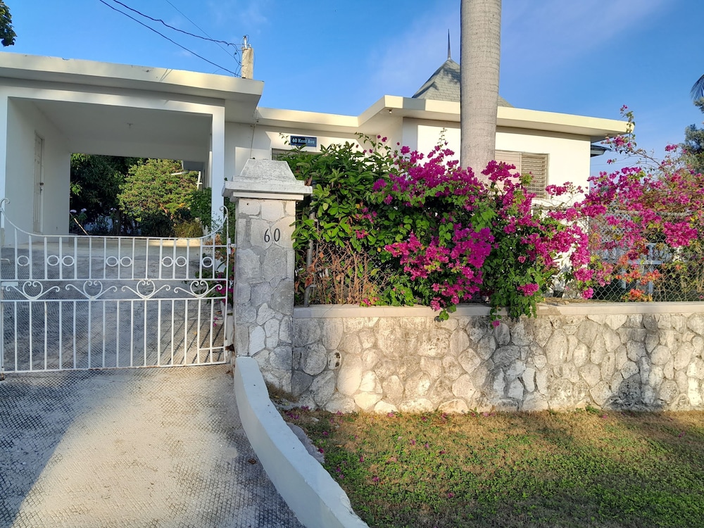 Villa Chinnor - Montego Bay