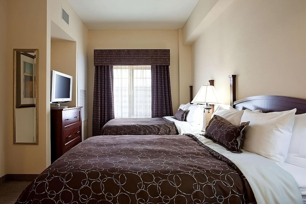 Best Place To Stay In Austin! Free Breakfast, Outdoor Pool, Pets Allowed! - Cedar Park, TX