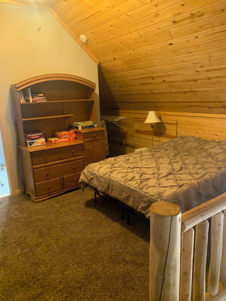 Cabin Love: Wooded Seclusion-Private Sub Beach just a 5 - 6 min stroll ...