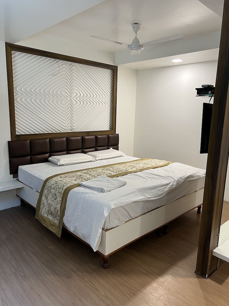 Hotel Niraj International - Parbhani
