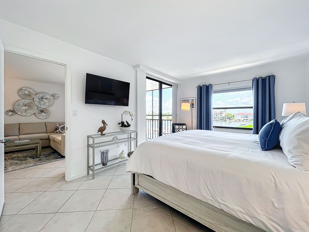 Beautiful Vanderbilt Beach - Naples Beach - Great Water View - North ...