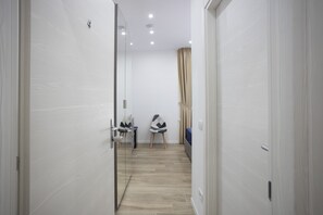 Quarto Superior | Edredões de penas, cofre no quarto, secretária, roupa de cama fornecida 