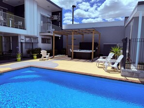 Piscina exterior sazonal 