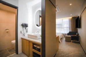 Quarto Duplo Deluxe | Com decoração personalizada, com mobília individualizada, Wi-fi grátis