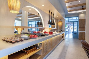 Pequeno-almoço tipo buffet diário incluído 