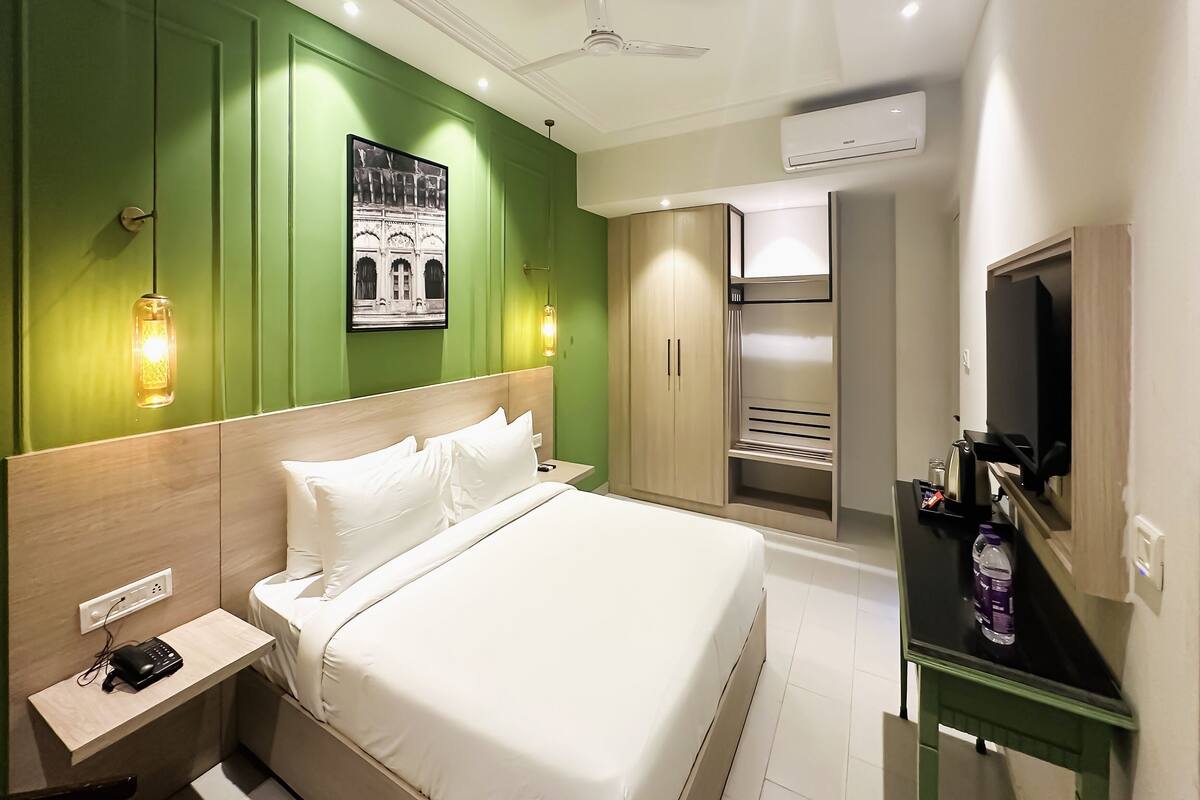 Quarto luxo | Roupas de cama premium, Wi-Fi de cortesia, individualmente decorados