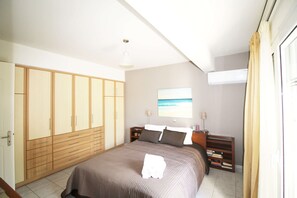 Vila | 2 quartos, roupas de cama premium, escrivaninha, Wi-Fi de cortesia