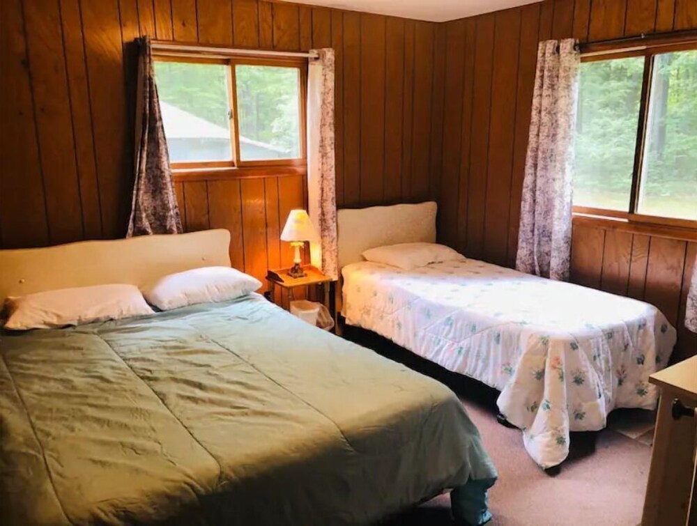 Bear Spot Cabin, Sandy Beach, Kayaks, Canoe, Docks Reviews, Deals ...