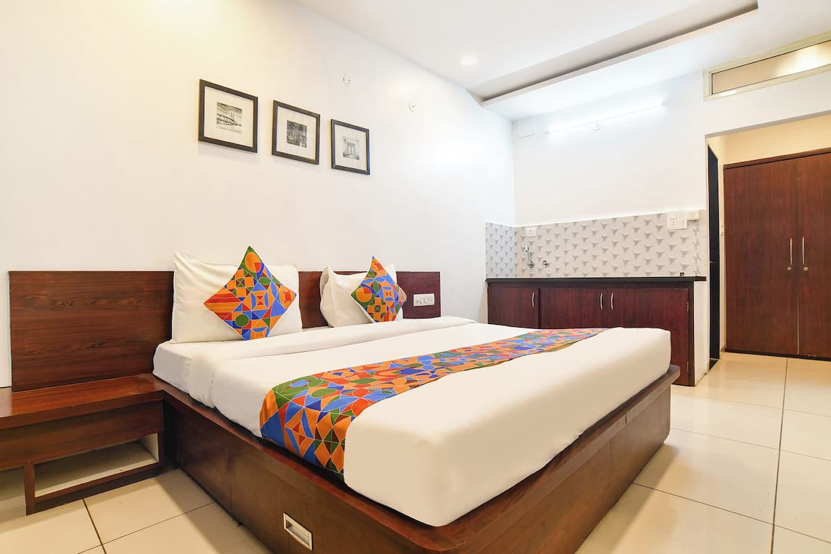 Quarto Deluxe | Lençóis de algodão egípcio, roupa de alta qualidade, cofre no quarto