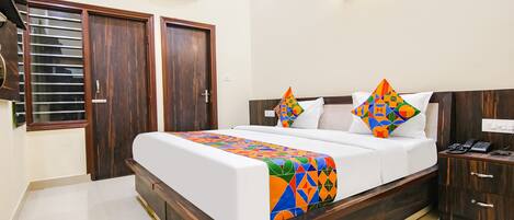 Quarto Deluxe | Lençóis de algodão egípcio, roupa de alta qualidade, cofre no quarto