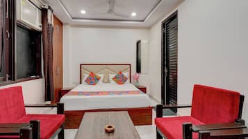 Quarto Deluxe | Lençóis de algodão egípcio, roupa de alta qualidade, cofre no quarto