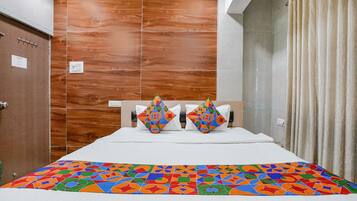 Quarto Deluxe | Lençóis de algodão egípcio, roupa de alta qualidade, cofre no quarto