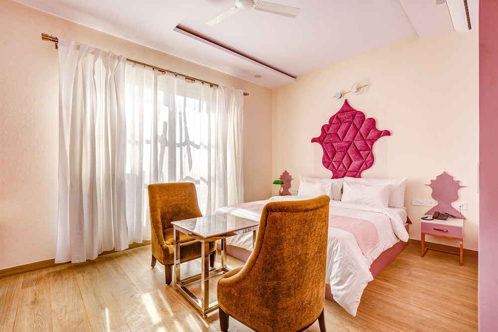 Fabhotel The White Moon - Jaipur