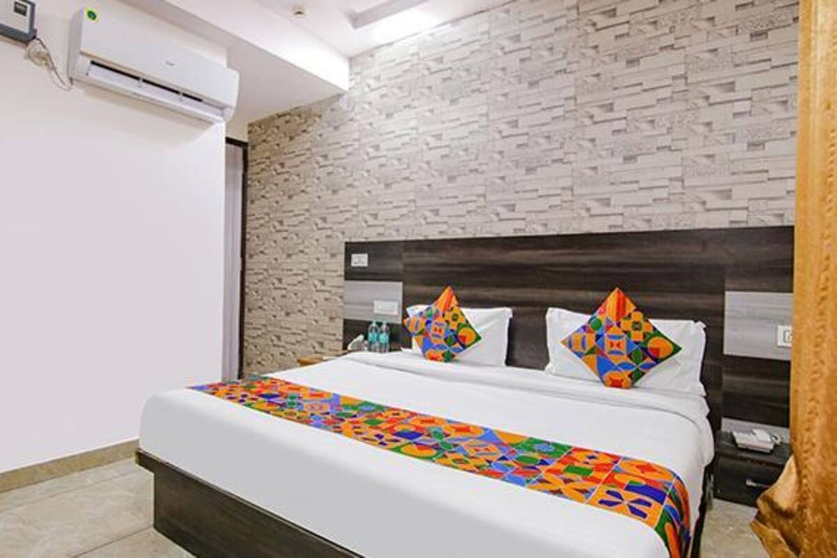 Quarto Deluxe | Lençóis de algodão egípcio, roupa de alta qualidade, cofre no quarto