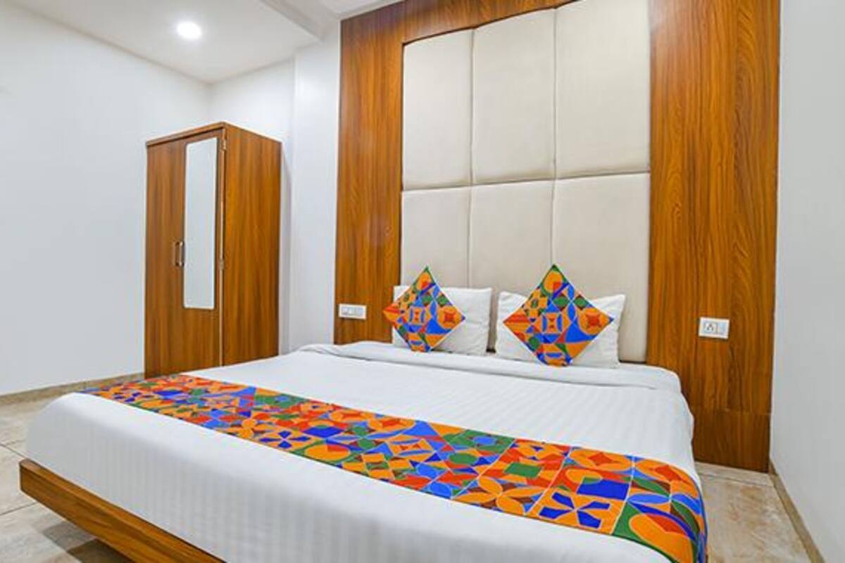 Quarto Deluxe | Lençóis de algodão egípcio, roupa de alta qualidade, cofre no quarto
