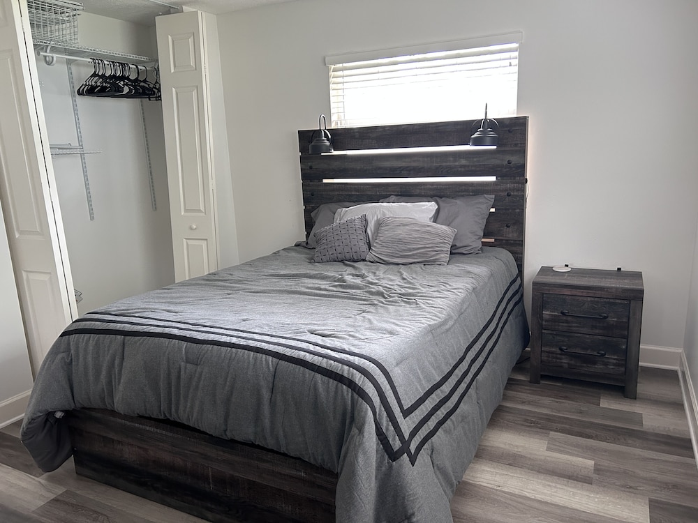 Rent A Private Room For The Week Or The Month! - Cocoa Beach, FL