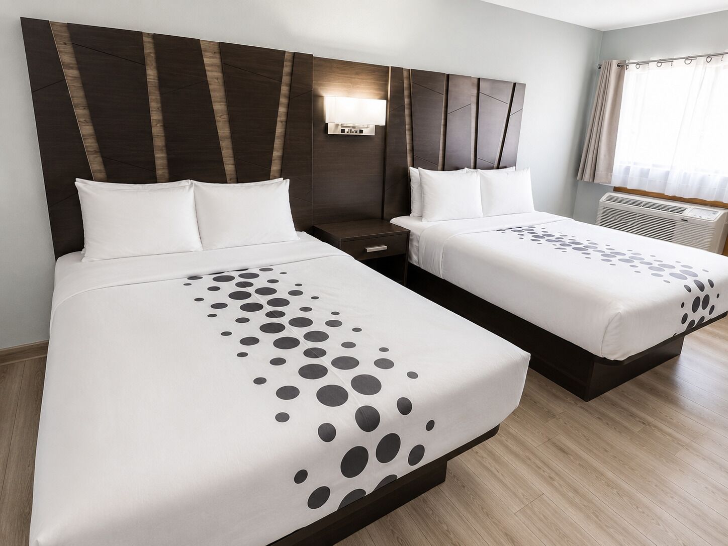 Quarto Duplo ou Twin Comfort | Secretária, secretária adequada para computadores portáteis 